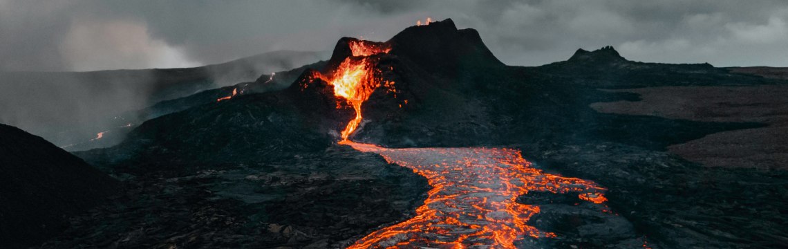 Na koji način su vulkanske erupcije doprinele usponu i padu kineskih ...